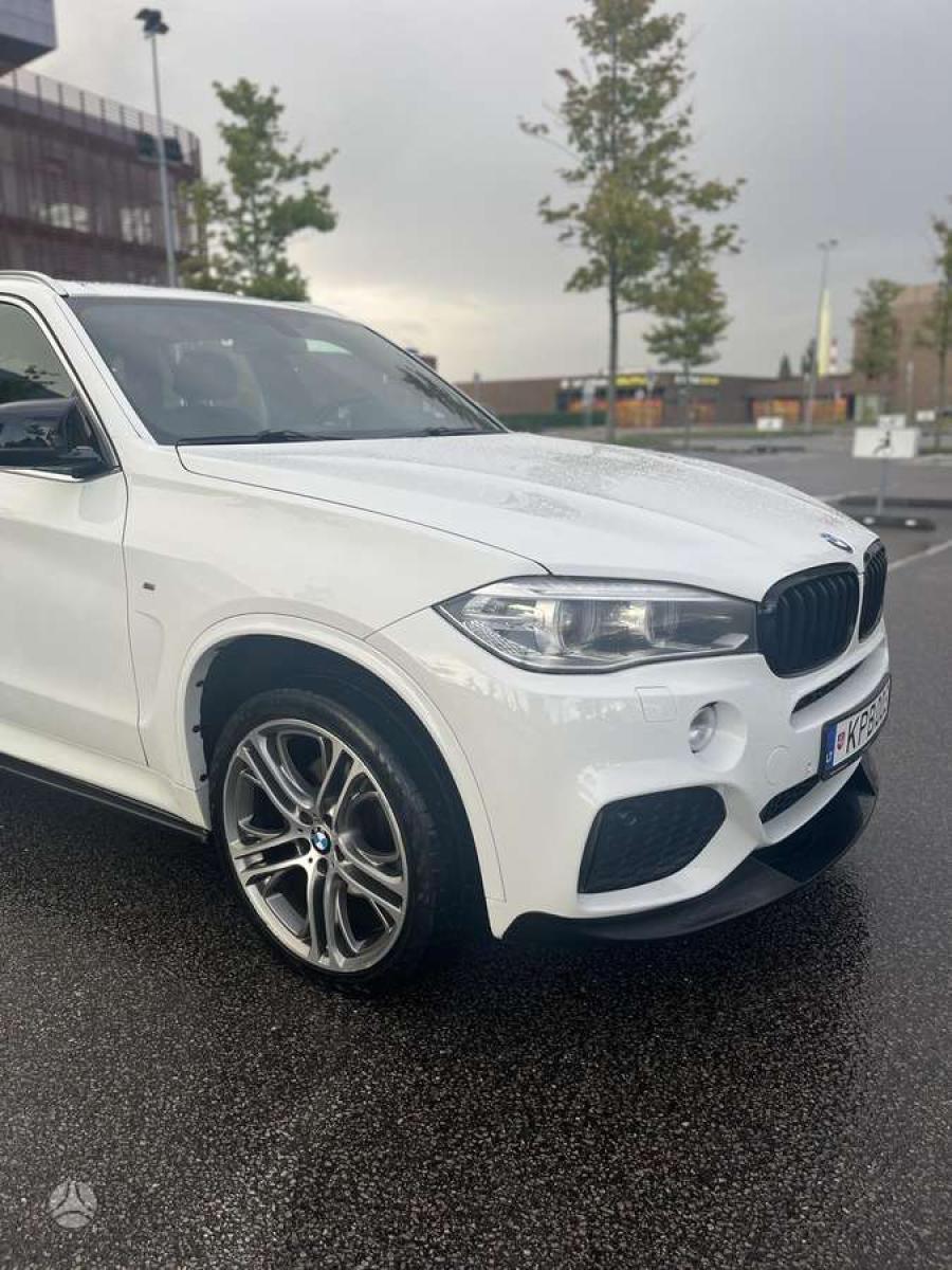 White BMW X5 2014 in Klaipeda, with an engine capacity of 2.99 L and mileage of 348 thousand km for 16000 €, photo 10 on AUTOMOTO.COM.LV