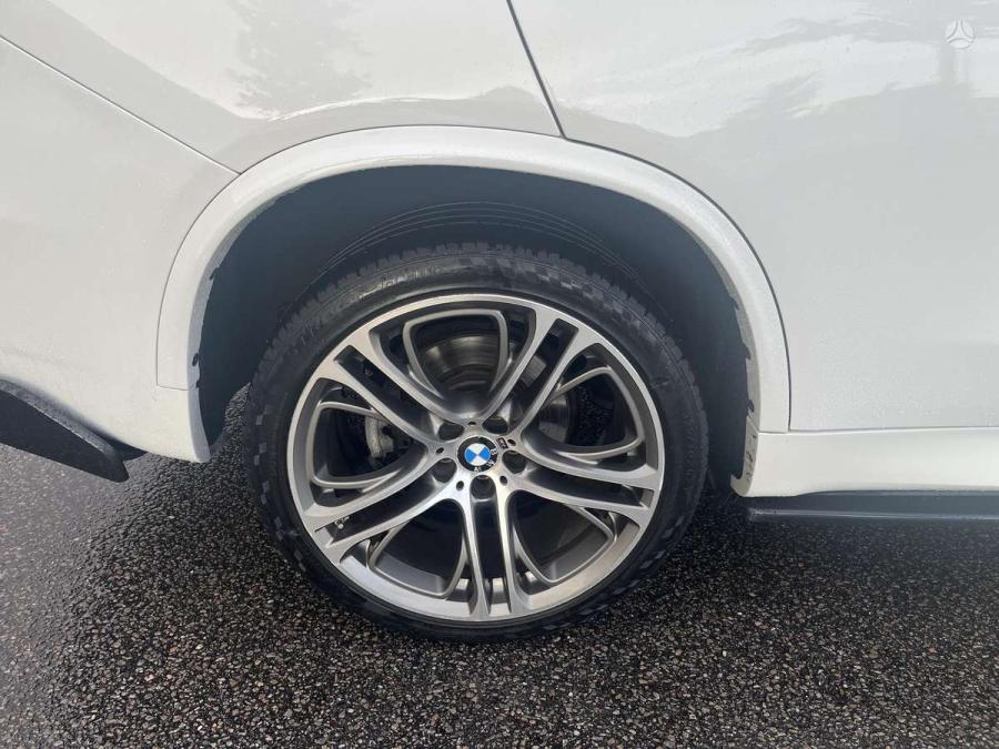 White BMW X5 2014 in Klaipeda, with an engine capacity of 2.99 L and mileage of 348 thousand km for 16000 €, photo 12 on AUTOMOTO.COM.LV
