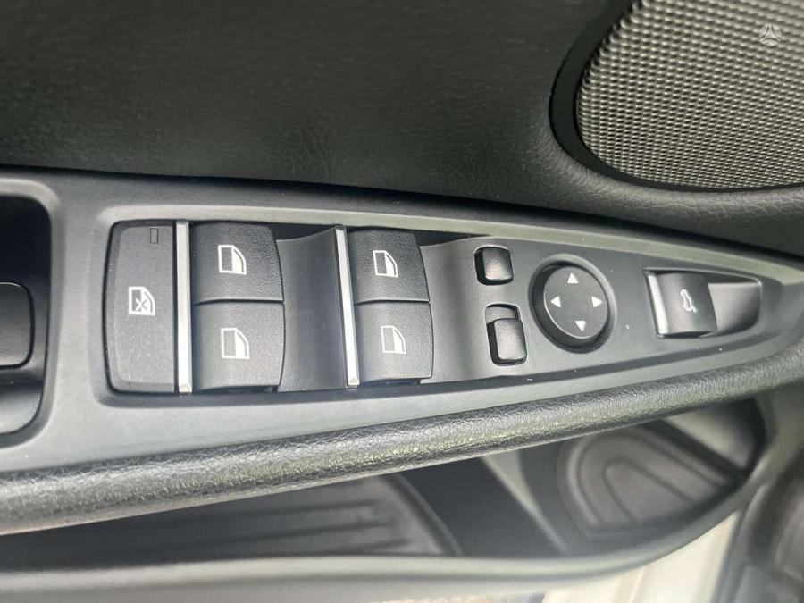 White BMW X5 2014 in Klaipeda, with an engine capacity of 2.99 L and mileage of 348 thousand km for 16000 €, photo 17 on AUTOMOTO.COM.LV