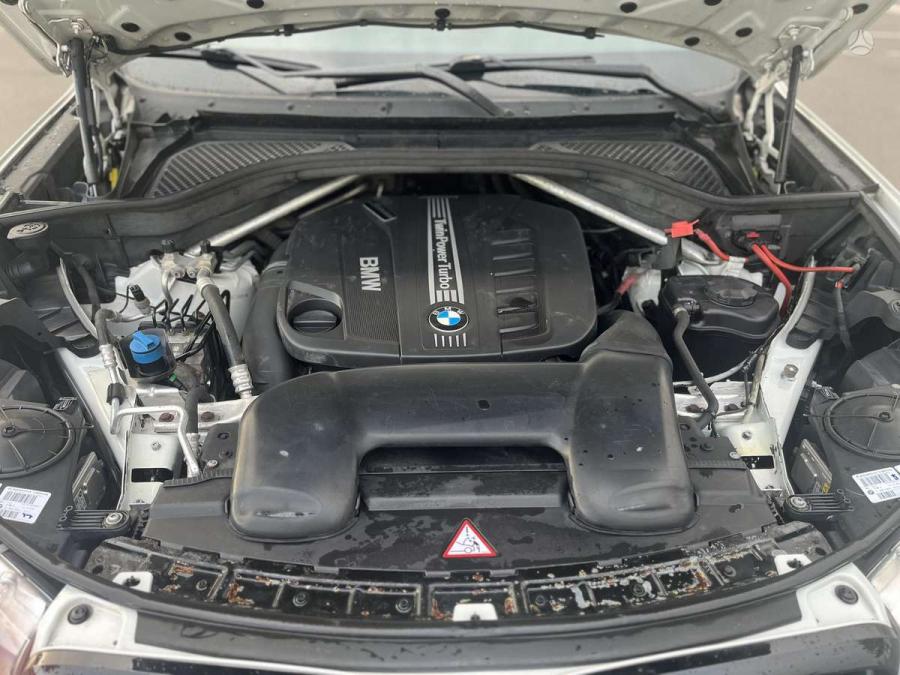 White BMW X5 2014 in Klaipeda, with an engine capacity of 2.99 L and mileage of 348 thousand km for 16000 €, photo 36 on AUTOMOTO.COM.LV