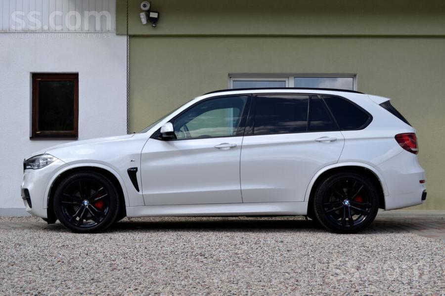 White BMW X5 2014 in Tukums, with an engine capacity of 3.00 L and mileage of 276 thousand km for 20990 €, photo 11 on AUTOMOTO.COM.LV