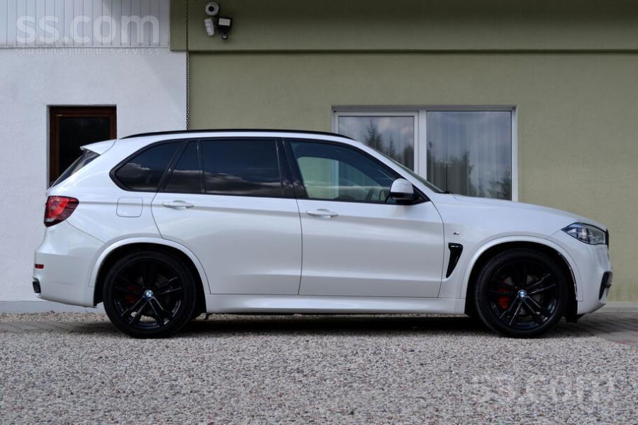 White BMW X5 2014 in Tukums, with an engine capacity of 3.00 L and mileage of 276 thousand km for 20990 €, photo 12 on AUTOMOTO.COM.LV
