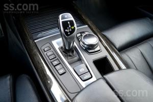 White BMW X5 2014 in Tukums, with an engine capacity of 3.00 L and mileage of 276 thousand km for 20990 €, photo 22 on AUTOMOTO.COM.LV