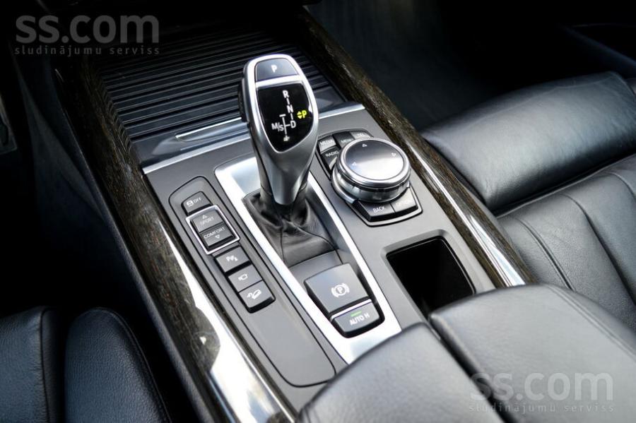 White BMW X5 2014 in Tukums, with an engine capacity of 3.00 L and mileage of 276 thousand km for 20990 €, photo 22 on AUTOMOTO.COM.LV