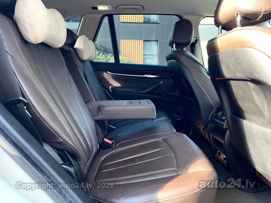 Balts BMW X5 2014 Tartu, ar dzinēja tilpumu 3.00 L un nobraukumu 299 tūkst. km par 17499 €, foto 12 vietnē AUTOMOTO.COM.LV