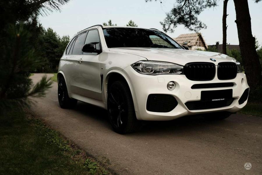 White BMW X5 2014 in Vilnius, with an engine capacity of 2.99 L and mileage of 244 thousand km for 18490 €, photo 5 on AUTOMOTO.COM.LV