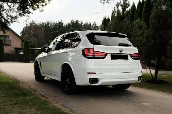 White BMW X5 2014 in Vilnius, with an engine capacity of 2.99 L and mileage of 244 thousand km for 18490 €, photo 5 on AUTOMOTO.COM.LV