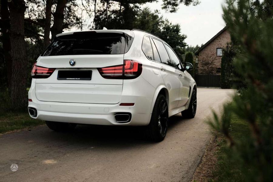 White BMW X5 2014 in Vilnius, with an engine capacity of 2.99 L and mileage of 244 thousand km for 18490 €, photo 7 on AUTOMOTO.COM.LV