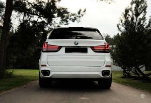 White BMW X5 2014 in Vilnius, with an engine capacity of 2.99 L and mileage of 244 thousand km for 18490 €, photo 8 on AUTOMOTO.COM.LV