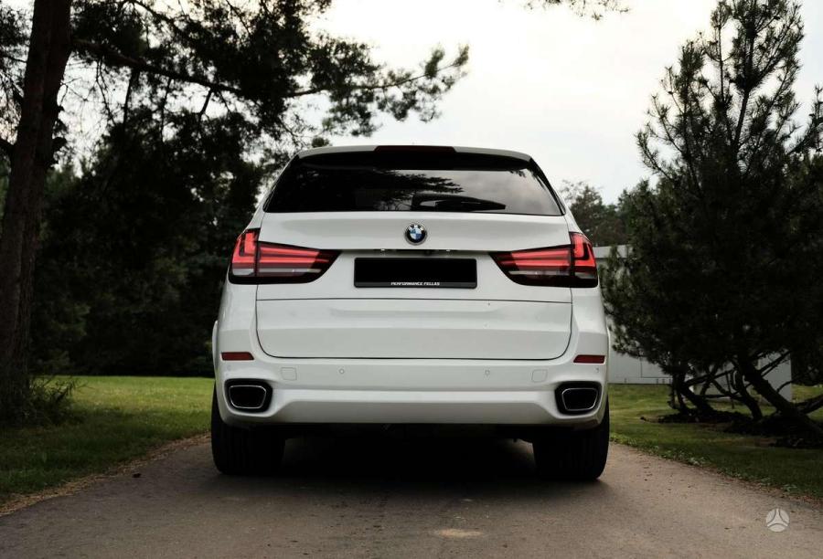 White BMW X5 2014 in Vilnius, with an engine capacity of 2.99 L and mileage of 244 thousand km for 18490 €, photo 8 on AUTOMOTO.COM.LV
