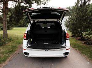 White BMW X5 2014 in Vilnius, with an engine capacity of 2.99 L and mileage of 244 thousand km for 18490 €, photo 9 on AUTOMOTO.COM.LV