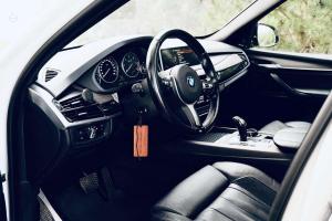 White BMW X5 2014 in Vilnius, with an engine capacity of 2.99 L and mileage of 244 thousand km for 18490 €, photo 12 on AUTOMOTO.COM.LV