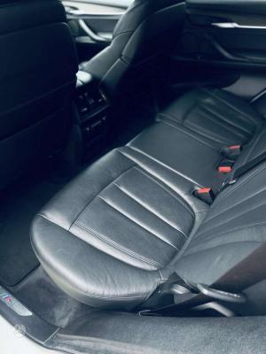 White BMW X5 2014 in Vilnius, with an engine capacity of 2.99 L and mileage of 244 thousand km for 18490 €, photo 14 on AUTOMOTO.COM.LV
