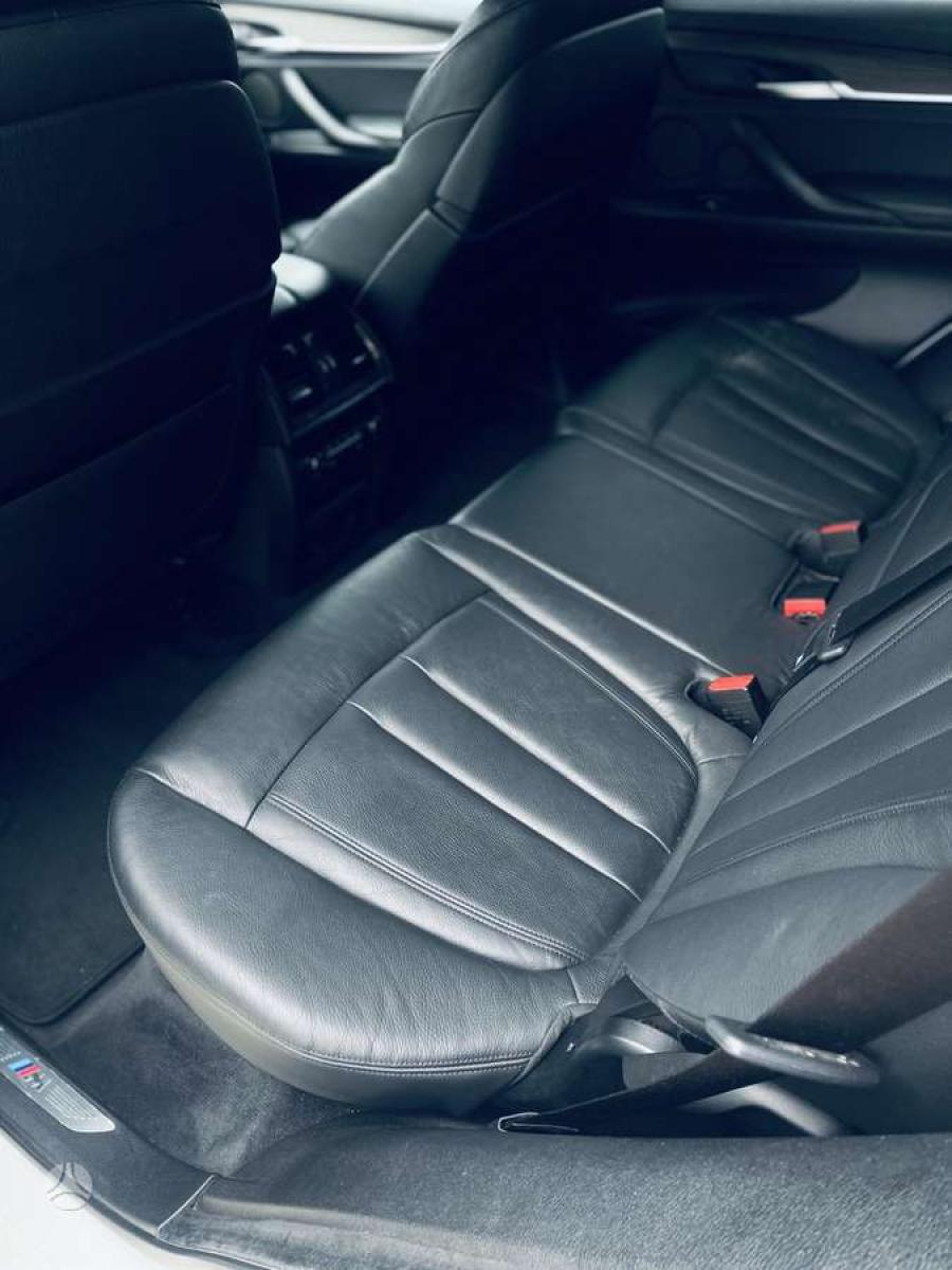 White BMW X5 2014 in Vilnius, with an engine capacity of 2.99 L and mileage of 244 thousand km for 18490 €, photo 14 on AUTOMOTO.COM.LV