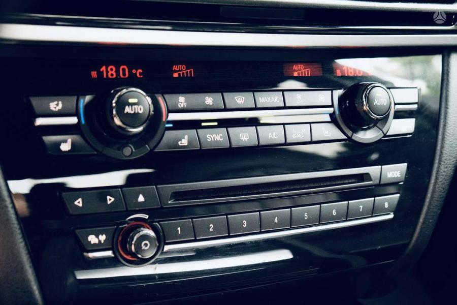 White BMW X5 2014 in Vilnius, with an engine capacity of 2.99 L and mileage of 244 thousand km for 18490 €, photo 18 on AUTOMOTO.COM.LV