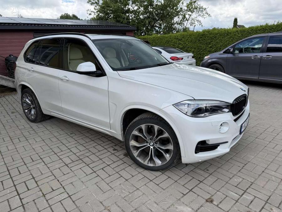 Balts BMW X5 2014 Kauņa, ar dzinēja tilpumu 4.40 L un nobraukumu 84 tūkst. km par 19500 €, foto 1 vietnē AUTOMOTO.COM.LV