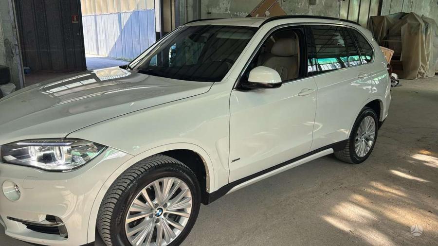 Balts BMW X5 2014 Šauļi, ar dzinēja tilpumu 2.99 L un nobraukumu 220 tūkst. km par 14300 €, foto 3 vietnē AUTOMOTO.COM.LV