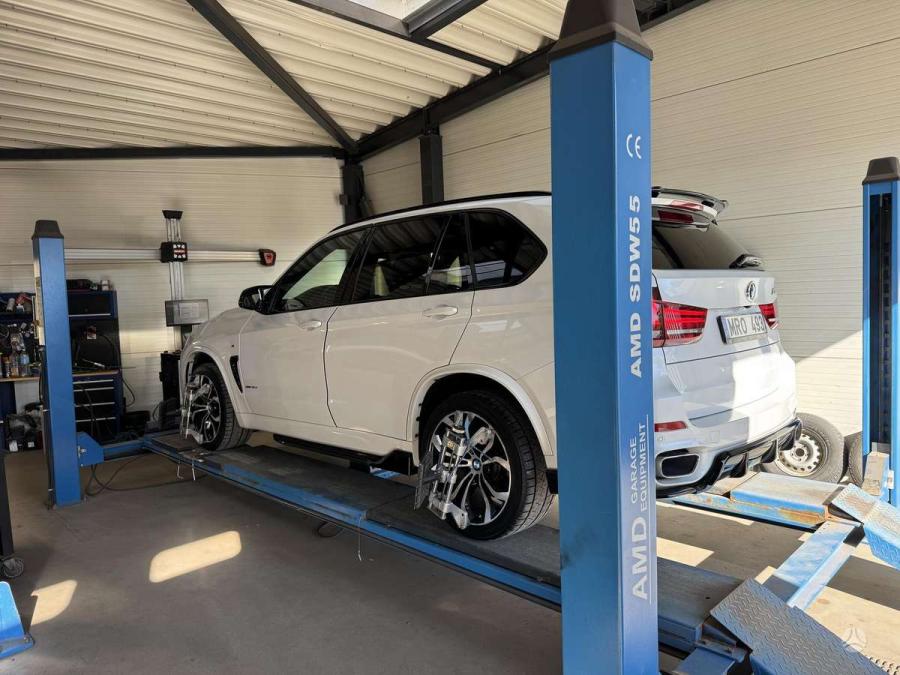 Balts BMW X5 2014 Kauņa, ar dzinēja tilpumu 2.99 L un nobraukumu 243 tūkst. km par 17900 €, foto 43 vietnē AUTOMOTO.COM.LV
