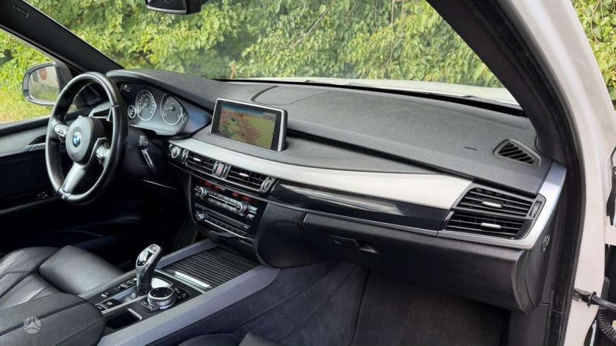 Balts BMW X5 2014 Šauļi, ar dzinēja tilpumu 2.99 L un nobraukumu 268 tūkst. km par 14650 €, foto 25 vietnē AUTOMOTO.COM.LV