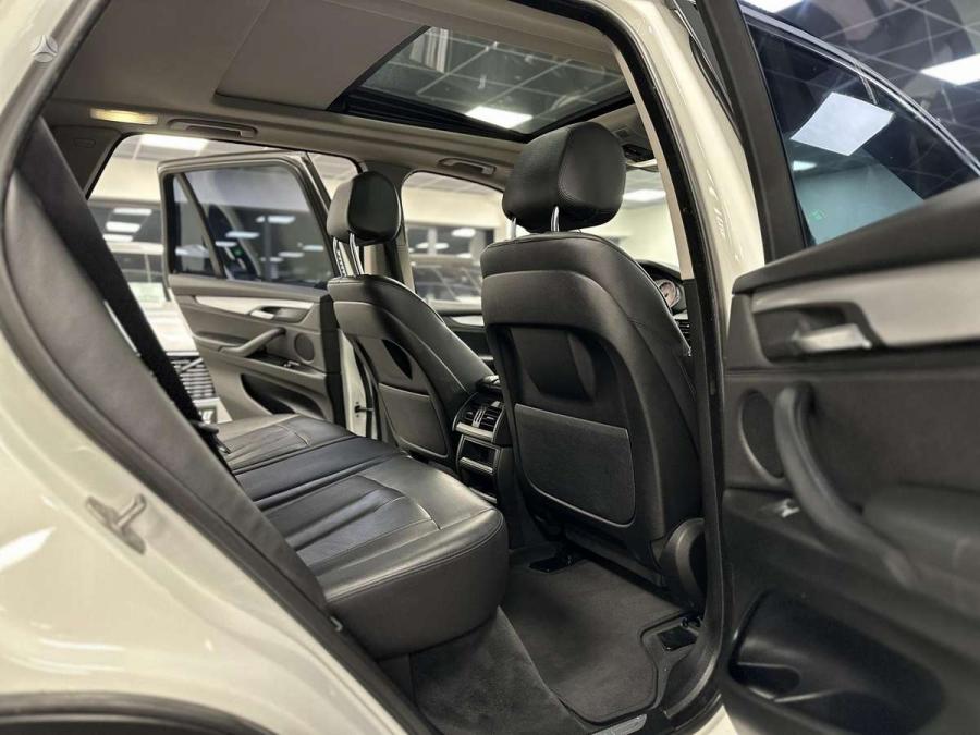 Balts BMW X5 2014 Klaipėda, ar dzinēja tilpumu 2.00 L un nobraukumu 159 tūkst. km par 17750 €, foto 12 vietnē AUTOMOTO.COM.LV
