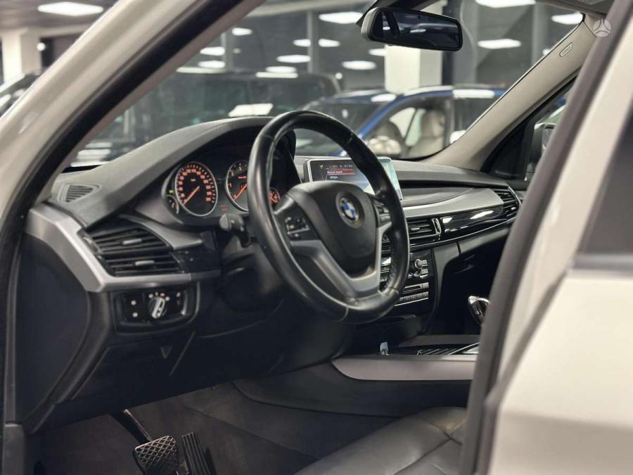 Balts BMW X5 2014 Klaipėda, ar dzinēja tilpumu 2.00 L un nobraukumu 159 tūkst. km par 17750 €, foto 32 vietnē AUTOMOTO.COM.LV