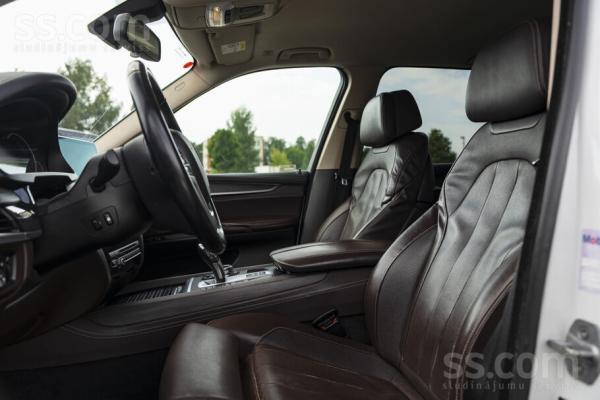 White BMW X5 2014 in Riga, with an engine capacity of 3.00 L and mileage of 419 thousand km for 17990 €, photo 9 on AUTOMOTO.COM.LV