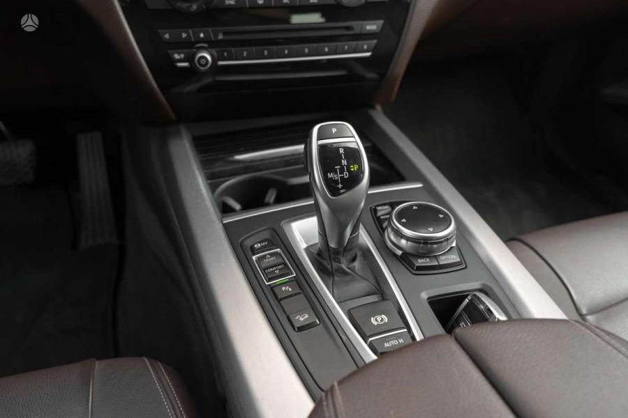 Balts BMW X5 2014 Viļņa, ar dzinēja tilpumu 2.00 L un nobraukumu 270 tūkst. km par 15900 €, foto 15 vietnē AUTOMOTO.COM.LV