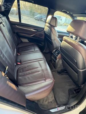 White BMW X5 2014 in Riga, with an engine capacity of 3.00 L and mileage of 251 thousand km for 21999 €, photo 14 on AUTOMOTO.COM.LV