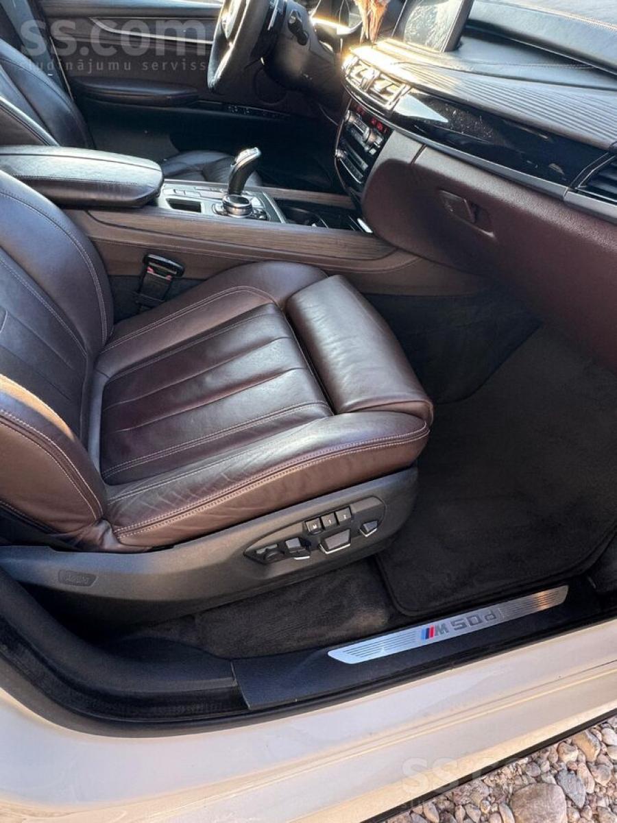 White BMW X5 2014 in Riga, with an engine capacity of 3.00 L and mileage of 251 thousand km for 21999 €, photo 16 on AUTOMOTO.COM.LV