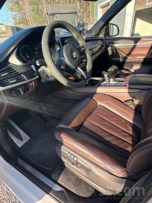 White BMW X5 2014 in Riga, with an engine capacity of 3.00 L and mileage of 251 thousand km for 21999 €, photo 18 on AUTOMOTO.COM.LV