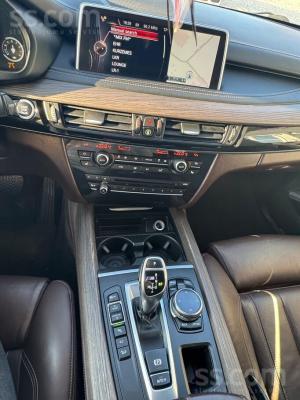 White BMW X5 2014 in Riga, with an engine capacity of 3.00 L and mileage of 251 thousand km for 21999 €, photo 20 on AUTOMOTO.COM.LV