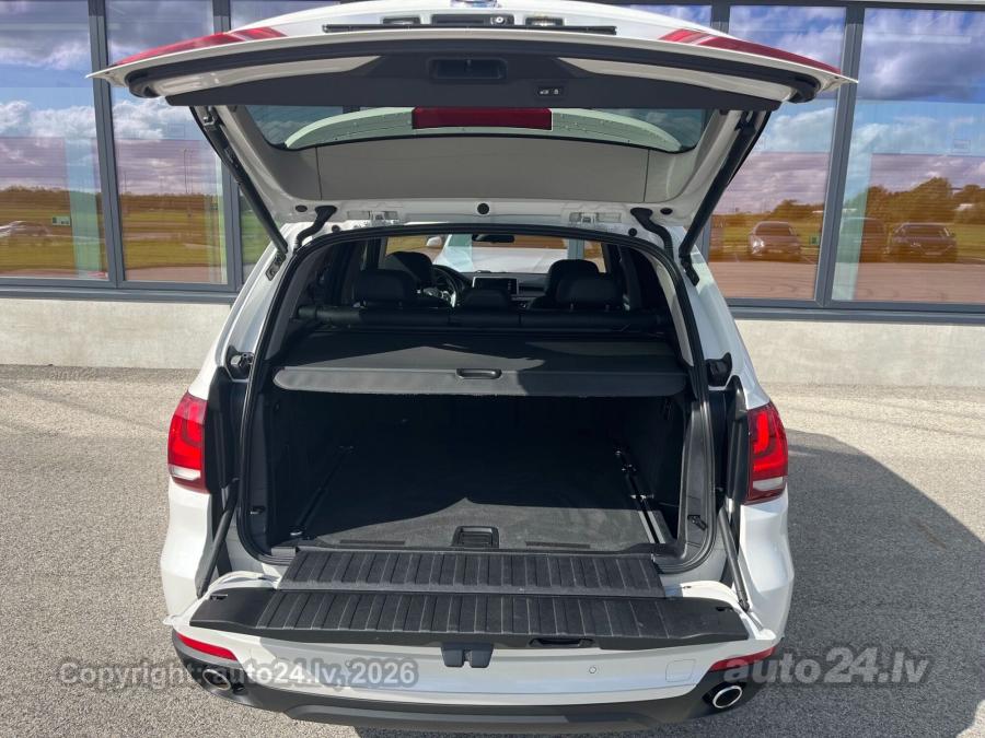 Balts BMW X5 2014 Tallina, ar dzinēja tilpumu 3.00 L un nobraukumu 369 tūkst. km par 19400 €, foto 11 vietnē AUTOMOTO.COM.LV