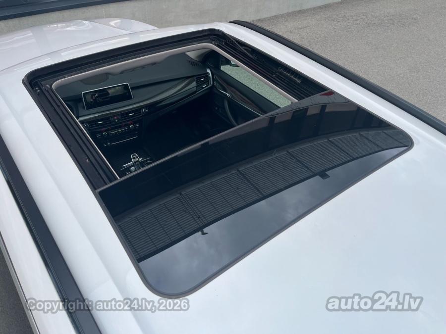 Balts BMW X5 2014 Tallina, ar dzinēja tilpumu 3.00 L un nobraukumu 369 tūkst. km par 19400 €, foto 23 vietnē AUTOMOTO.COM.LV