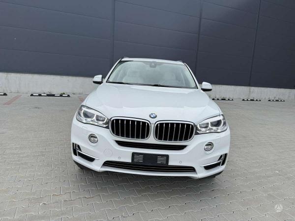 White BMW X5 2014 in Siauliai, with an engine capacity of 2.99 L and mileage of 220 thousand km for 14300 €, photo 3 on AUTOMOTO.COM.LV
