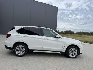 White BMW X5 2014 in Siauliai, with an engine capacity of 2.99 L and mileage of 220 thousand km for 14300 €, photo 5 on AUTOMOTO.COM.LV