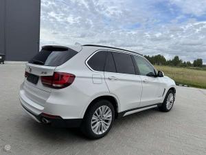 White BMW X5 2014 in Siauliai, with an engine capacity of 2.99 L and mileage of 220 thousand km for 14300 €, photo 6 on AUTOMOTO.COM.LV