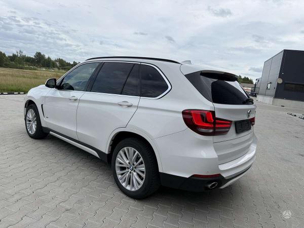 White BMW X5 2014 in Siauliai, with an engine capacity of 2.99 L and mileage of 220 thousand km for 14300 €, photo 9 on AUTOMOTO.COM.LV