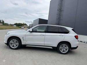 White BMW X5 2014 in Siauliai, with an engine capacity of 2.99 L and mileage of 220 thousand km for 14300 €, photo 10 on AUTOMOTO.COM.LV