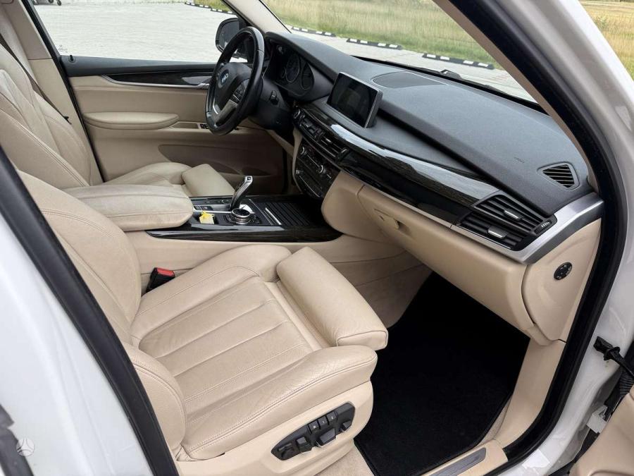White BMW X5 2014 in Siauliai, with an engine capacity of 2.99 L and mileage of 220 thousand km for 14300 €, photo 11 on AUTOMOTO.COM.LV