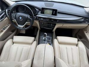 White BMW X5 2014 in Siauliai, with an engine capacity of 2.99 L and mileage of 220 thousand km for 14300 €, photo 13 on AUTOMOTO.COM.LV