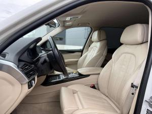 White BMW X5 2014 in Siauliai, with an engine capacity of 2.99 L and mileage of 220 thousand km for 14300 €, photo 15 on AUTOMOTO.COM.LV