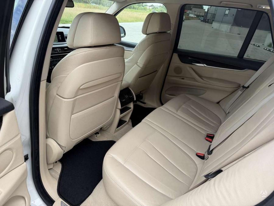 White BMW X5 2014 in Siauliai, with an engine capacity of 2.99 L and mileage of 220 thousand km for 14300 €, photo 16 on AUTOMOTO.COM.LV