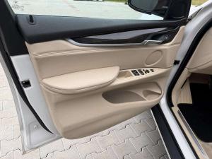 White BMW X5 2014 in Siauliai, with an engine capacity of 2.99 L and mileage of 220 thousand km for 14300 €, photo 18 on AUTOMOTO.COM.LV