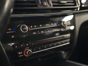 Balts BMW X5 2014 Klaipėda, ar dzinēja tilpumu 2.00 L un nobraukumu 160 tūkst. km par 17750 €, foto 28 vietnē AUTOMOTO.COM.LV