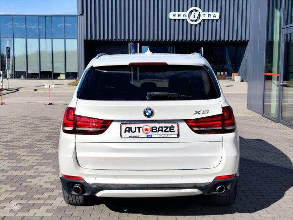 White BMW X5 2014 in Siauliai, with an engine capacity of 3.00 L and mileage of 235 thousand km for 12900 €, photo 7 on AUTOMOTO.COM.LV