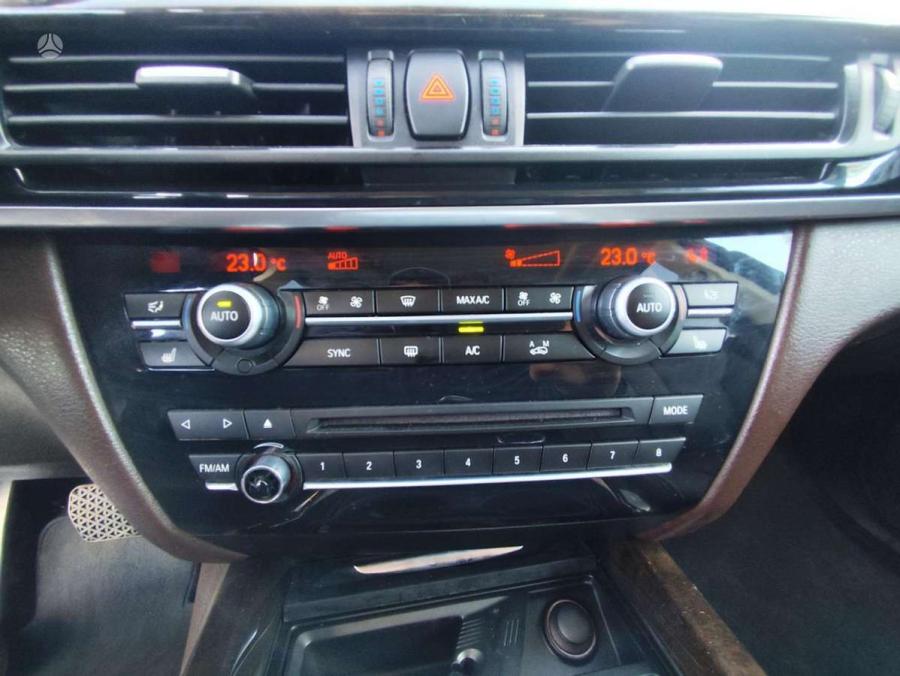Balts BMW X5 2014 Šauļi, ar dzinēja tilpumu 3.00 L un nobraukumu 235 tūkst. km par 12900 €, foto 17 vietnē AUTOMOTO.COM.LV