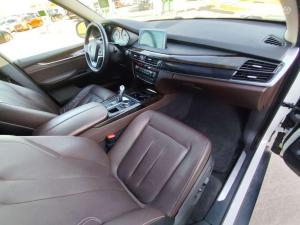 Balts BMW X5 2014 Šauļi, ar dzinēja tilpumu 3.00 L un nobraukumu 235 tūkst. km par 12900 €, foto 19 vietnē AUTOMOTO.COM.LV