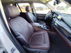 Balts BMW X5 2014 Šauļi, ar dzinēja tilpumu 3.00 L un nobraukumu 235 tūkst. km par 12900 €, foto 20 vietnē AUTOMOTO.COM.LV