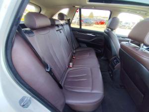 Balts BMW X5 2014 Šauļi, ar dzinēja tilpumu 3.00 L un nobraukumu 235 tūkst. km par 12900 €, foto 23 vietnē AUTOMOTO.COM.LV