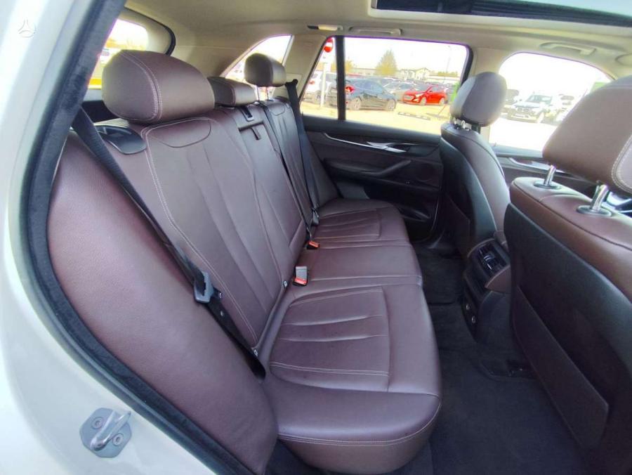 Balts BMW X5 2014 Šauļi, ar dzinēja tilpumu 3.00 L un nobraukumu 235 tūkst. km par 12900 €, foto 23 vietnē AUTOMOTO.COM.LV